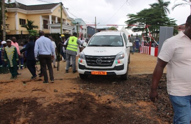 Philanthropie : IBRAHIM HOBALLAH offre un Pont à la Mairie de Douala 5ème